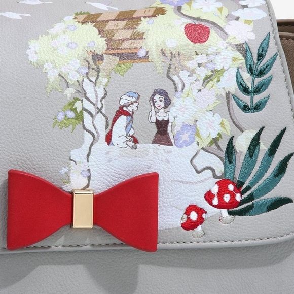 Disney | Bags | Disney Parks Snow White Seven Dwarfs Crossbody Handbag ...